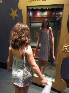 #890 A funhouse mirror makes you look, well, funny. - 1K Smiles